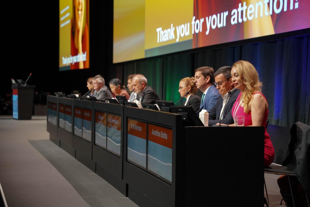 Beyond the Canal: Day 2 at ESCRS 2025 Charts Big Ideas and the Fine ...