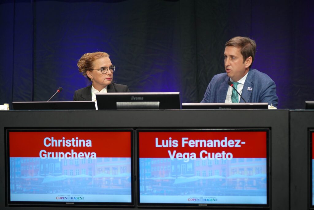 EndoArt® in Action at ESCRS 2025 - Media MICE